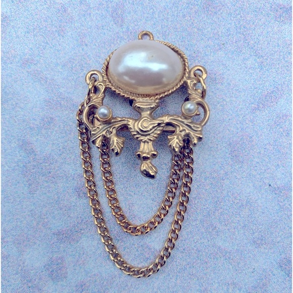 Jewelry | Vintage Brooch Gold Tone Wpearllook Insert | Poshmark